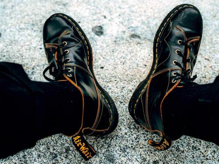 How to Condition Leather Motorcycle Boot and Why It's a Good Idea - MOTOZMO